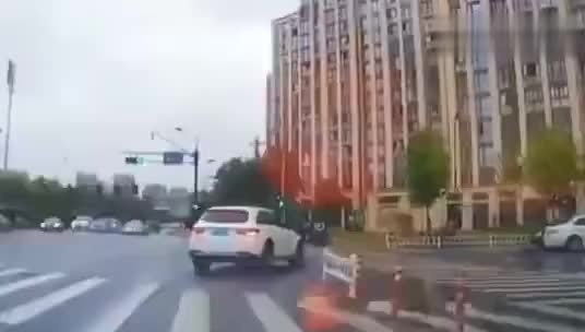 带孩子乘车,一定要使用儿童安全座椅