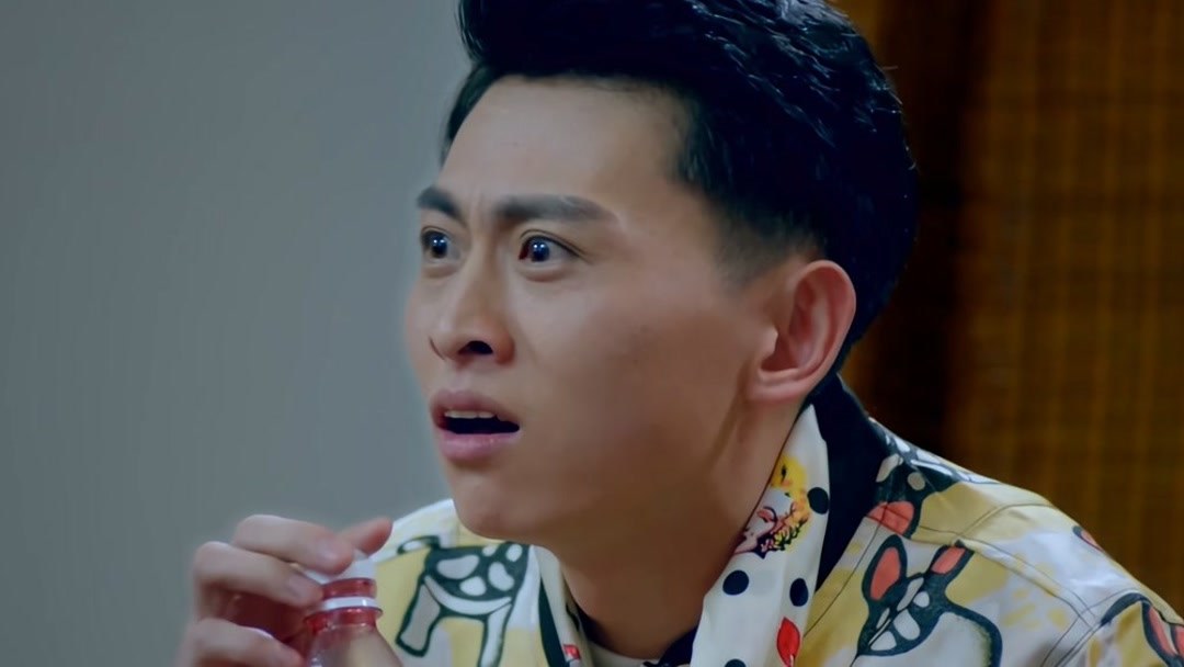 美女和小伙打桌球,输一局脱一件衣服,好戏要开始了