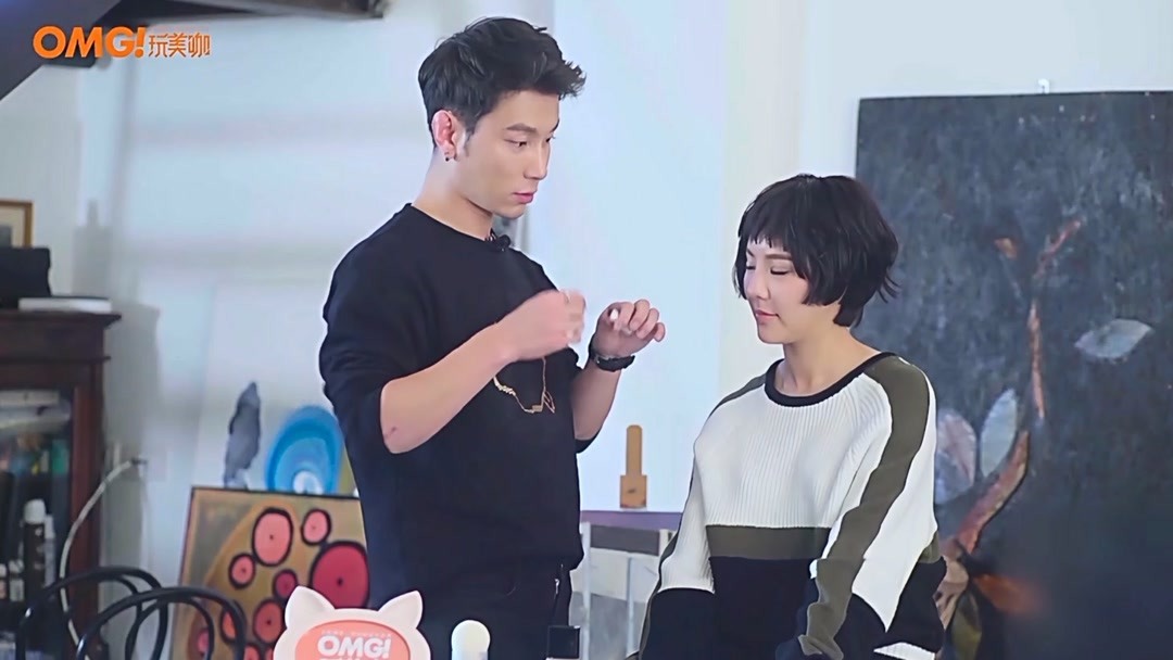 达人在线教化妆!只需简单几个步骤瞬间变漂亮!长见识了