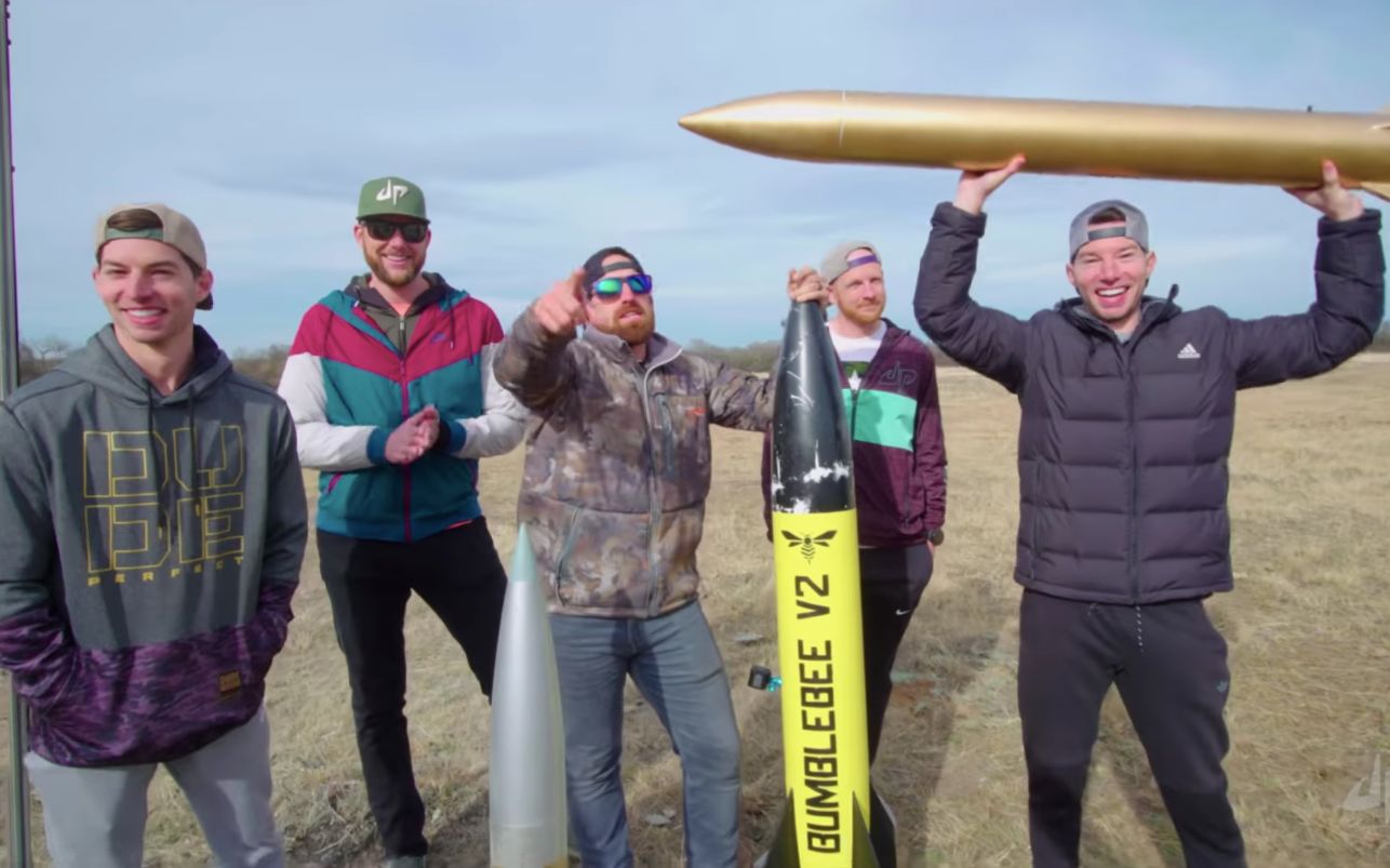 【Dude Perfect】老外自制火箭模型玩升空比拼 Model Rocket Battle 2