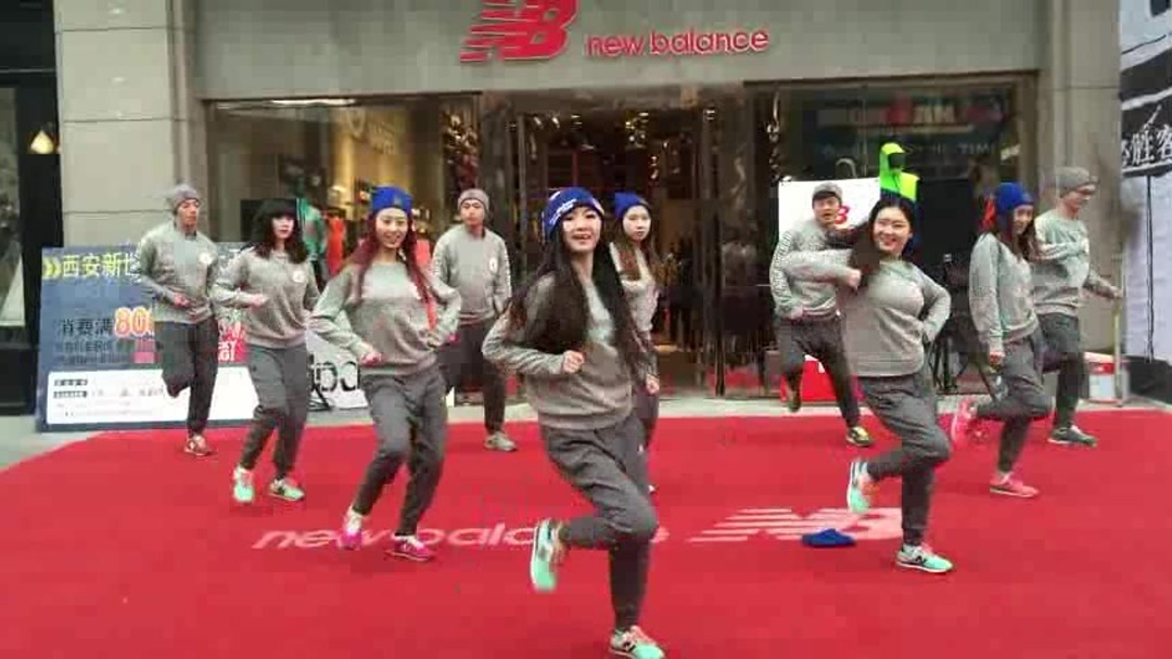西安街舞啦啦操串烧 路演现代舞群舞 鑫舞曹老师