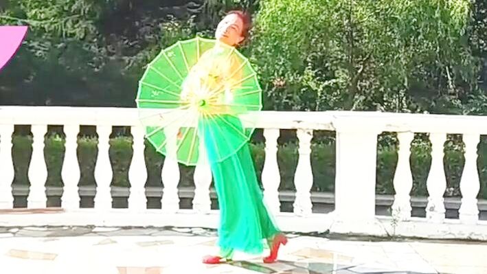 中老年一看就懂的广场伞舞教程,这么美的健身操不能错过