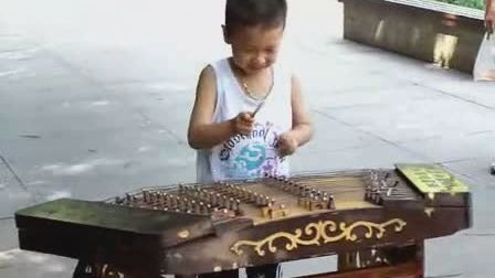 5岁小孩表演传统乐器,娴熟的我都不相信自己的眼睛
