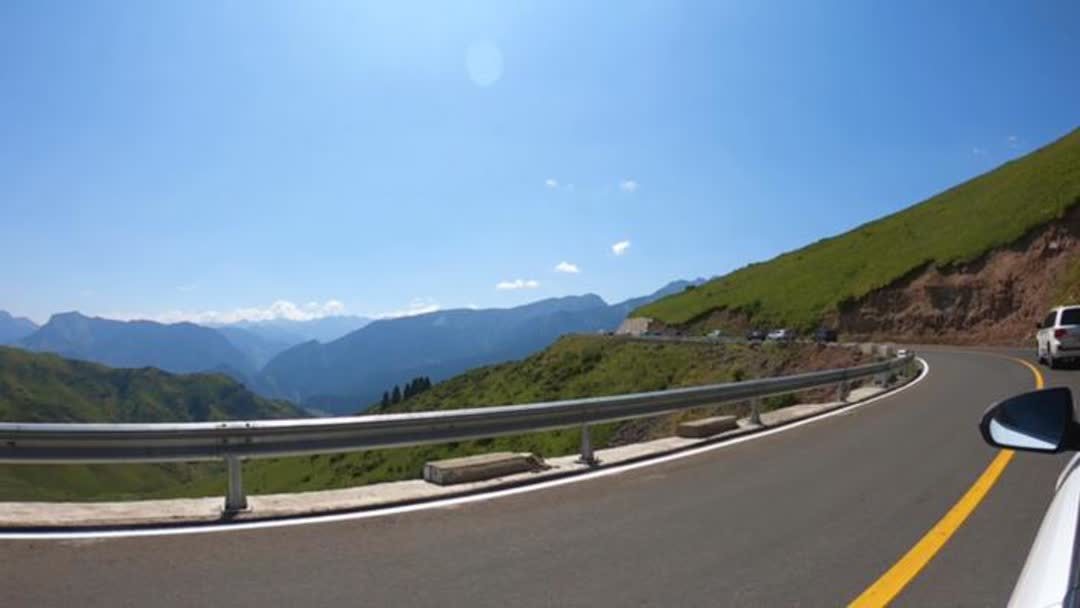 新疆旅行,租车自驾伊昭公路,看看风景是否媲美独库公路?