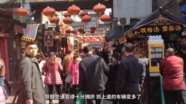 开车撞了闯红灯的行人或电动车,车主要不要负责?交警给出答案