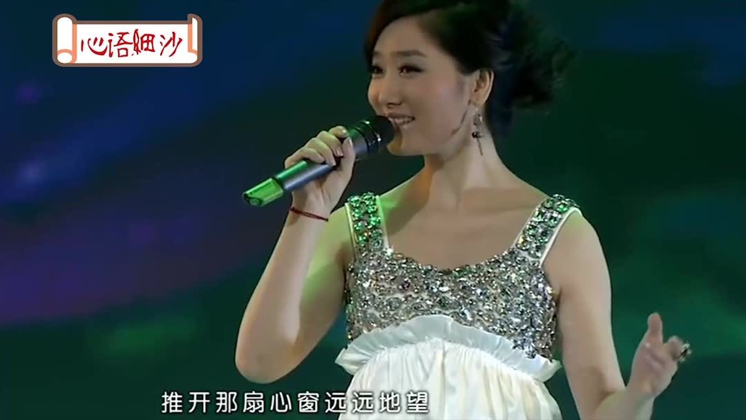 凤凰传奇2019再唱经典《月亮之上》,回忆满满,大街小巷都在放