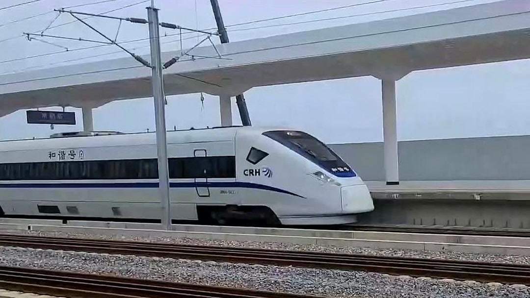 中国高速动车组型谱(七):CRH1“大地铁”黑夜狂飙,颇具特色
