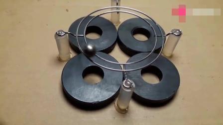 小伙用磁铁搭建一个简易模型,这难道就是永动机?真是太神奇了