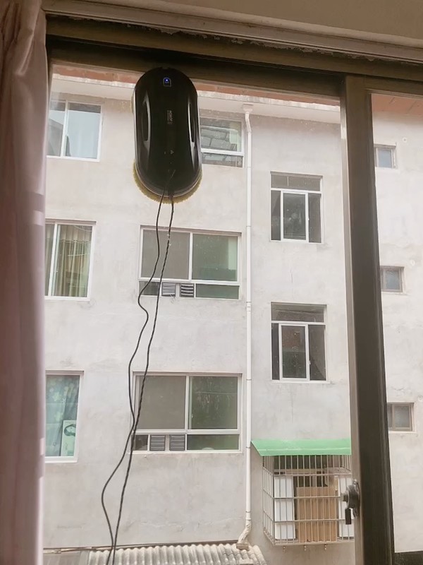 玻妞擦窗机器人工作vlog