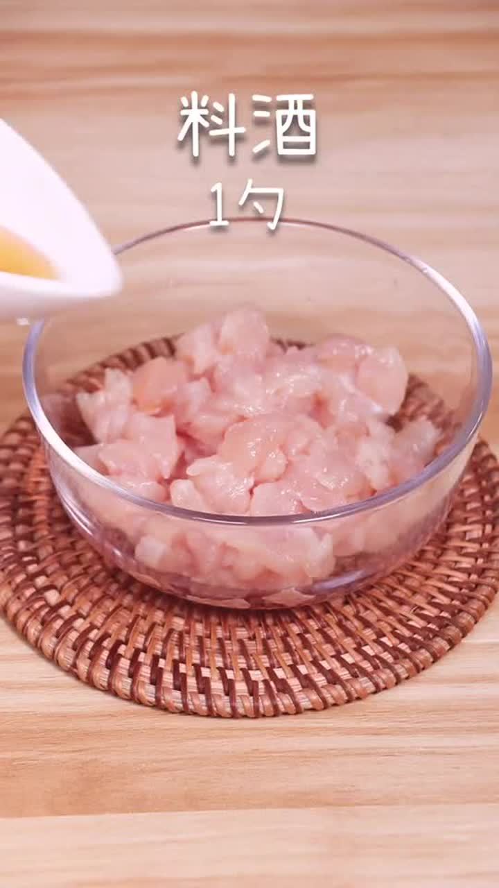 家常宫保鸡丁简单下饭!美食教程分享给大家!