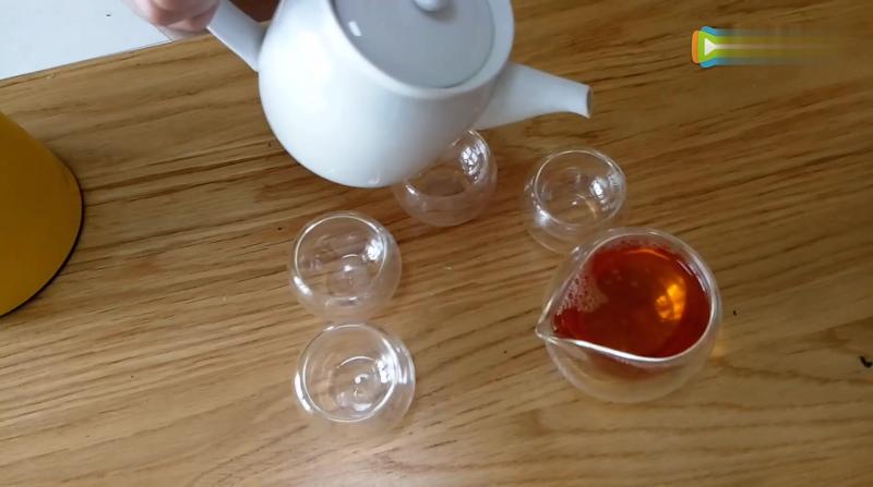 青岛崂山红茶冲泡过程