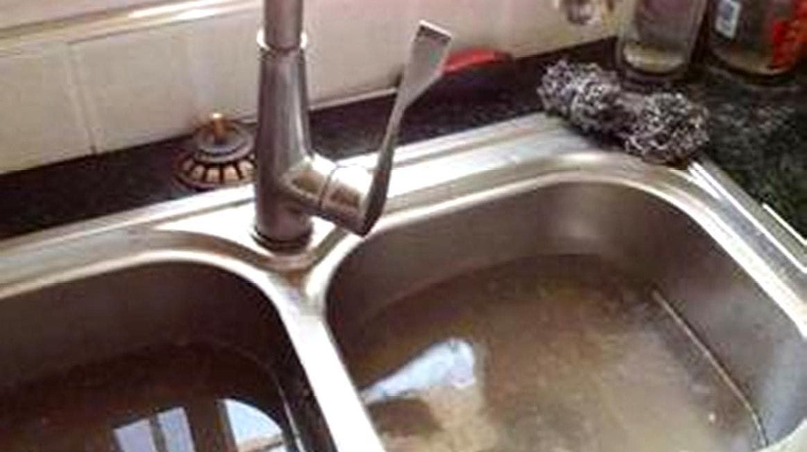 厨房下水道堵了怎么办?教你一招,不用手快速疏通下水道