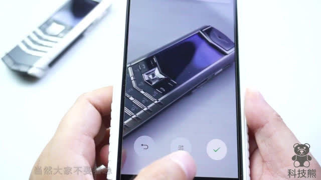 智能技巧:用手机微信,给朋友发视频,能直接添加
