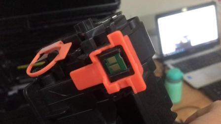 惠普1136和126硒鼓怎么拉封条