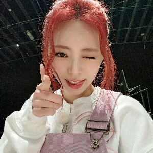 申娜有宥 