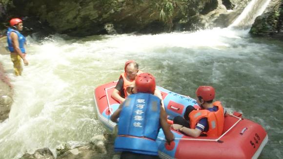 村里有景区,村民在家门口成了“上班族”,年收入较往年翻几番!