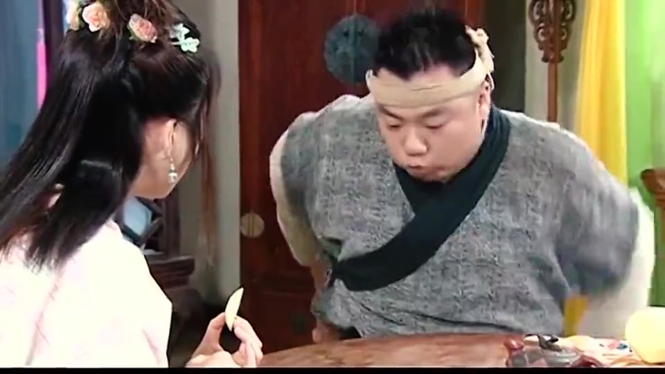 武林外传:大嘴变卖财产给美女添置首饰,美女感动不已!