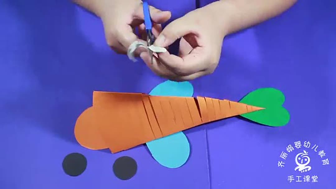 齐丽娟少儿手工制作视频教程《立体鱼》,幼儿园的小朋友创意手工