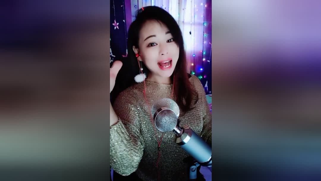 我看着你转身离去;任凭眼泪在雨中纷飞;好想说声可不可以;话到嘴边...