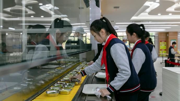 市监总局:今年3月发现校园食品安全隐患2.8万个