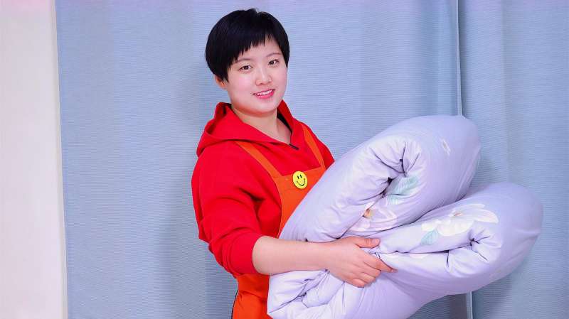 不用抖不用拽，姑娘教你1分钟快速套被罩，省时又省力，快学学