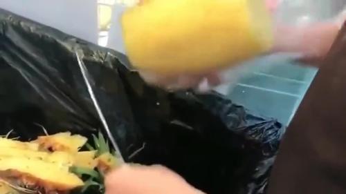 第一次见吃菠萝剥皮的,没想到手艺这么好,自己一般都是一个个掰着吃的!