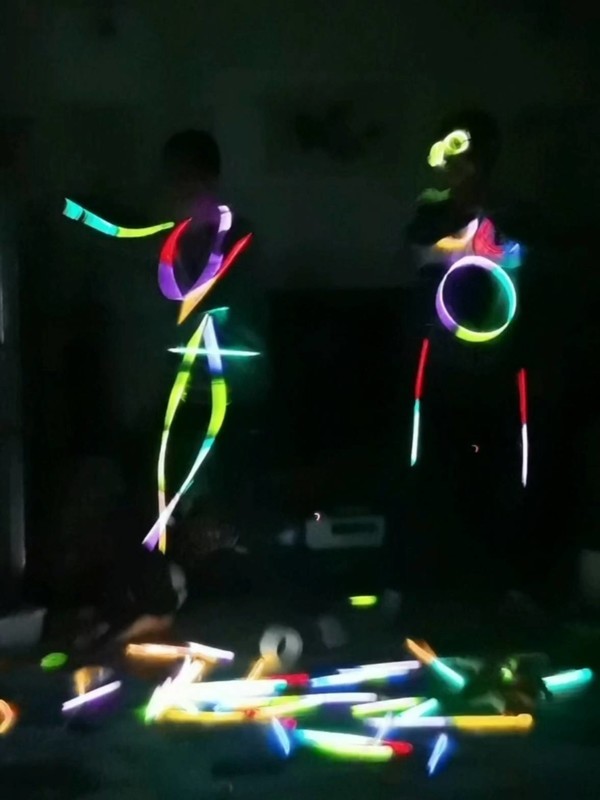 拥有这些荧光棒,你就是这条街最靓的仔~