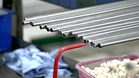 实拍国外无缝钢管的制造过程, 这画面一般见不到, 太开眼界了