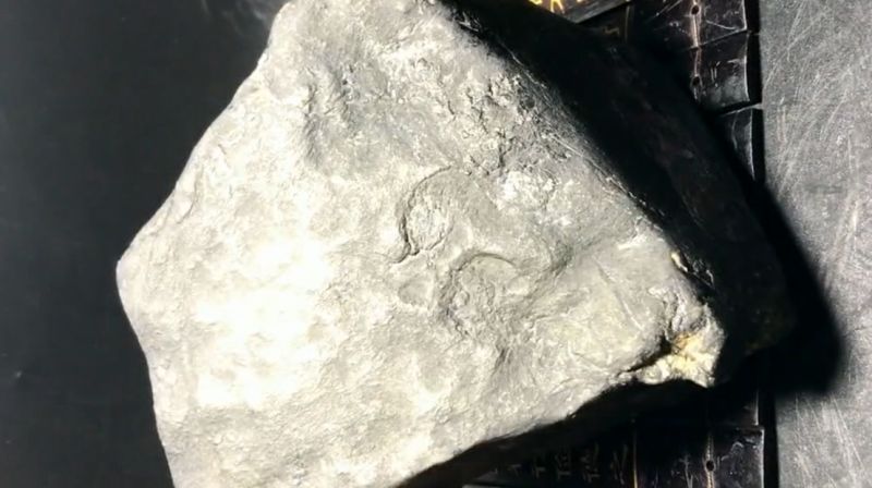 高品质翡翠原石:朋友想切出冰种手镯,很多人都说不可能!