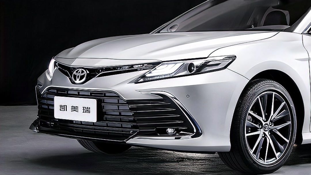 以不变应万变,实拍2021款丰田凯美瑞,2.0G豪华版人气高