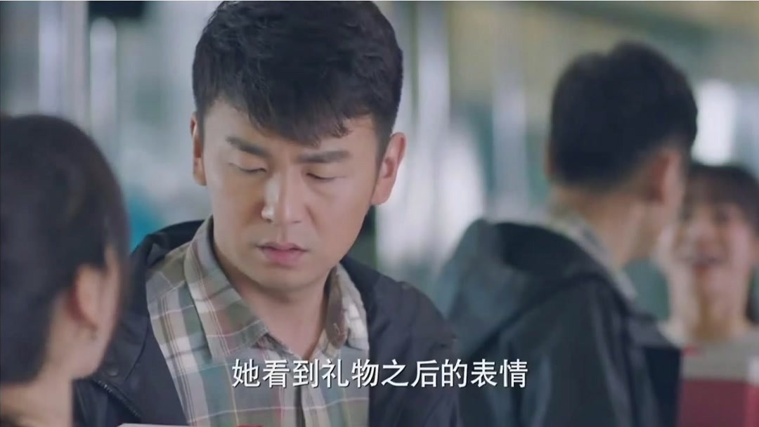 我爱男保姆:这不是坑人吗,美女送整蛊礼物,让方原替送