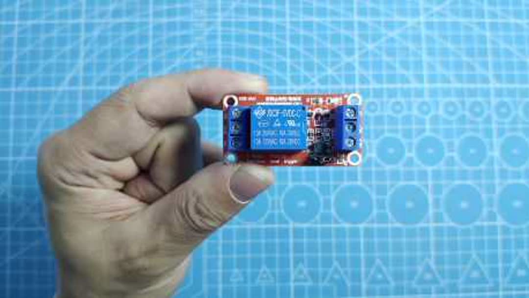 使用继电器,低压控制高压,做一个无线智能开关