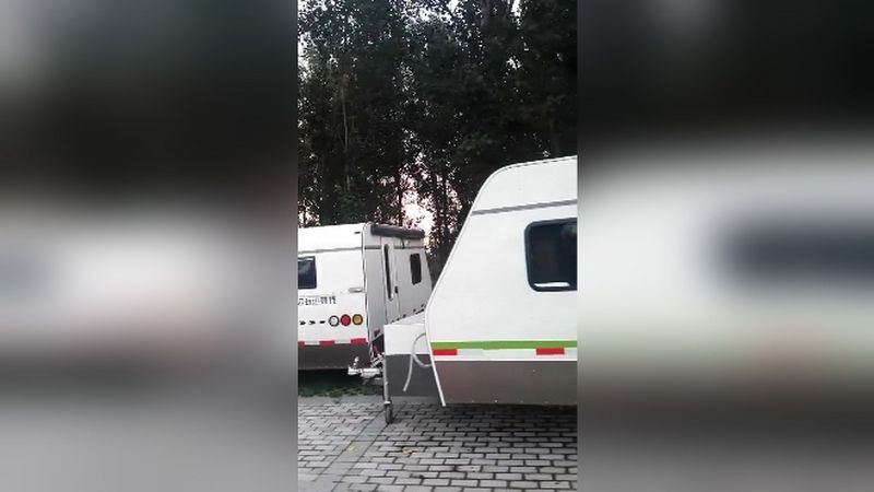 国产小型拖挂式房车