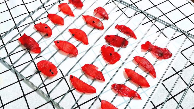 百香果皮别再扔了,加一勺糖做成果脯,软糯酸甜可口,非常开胃