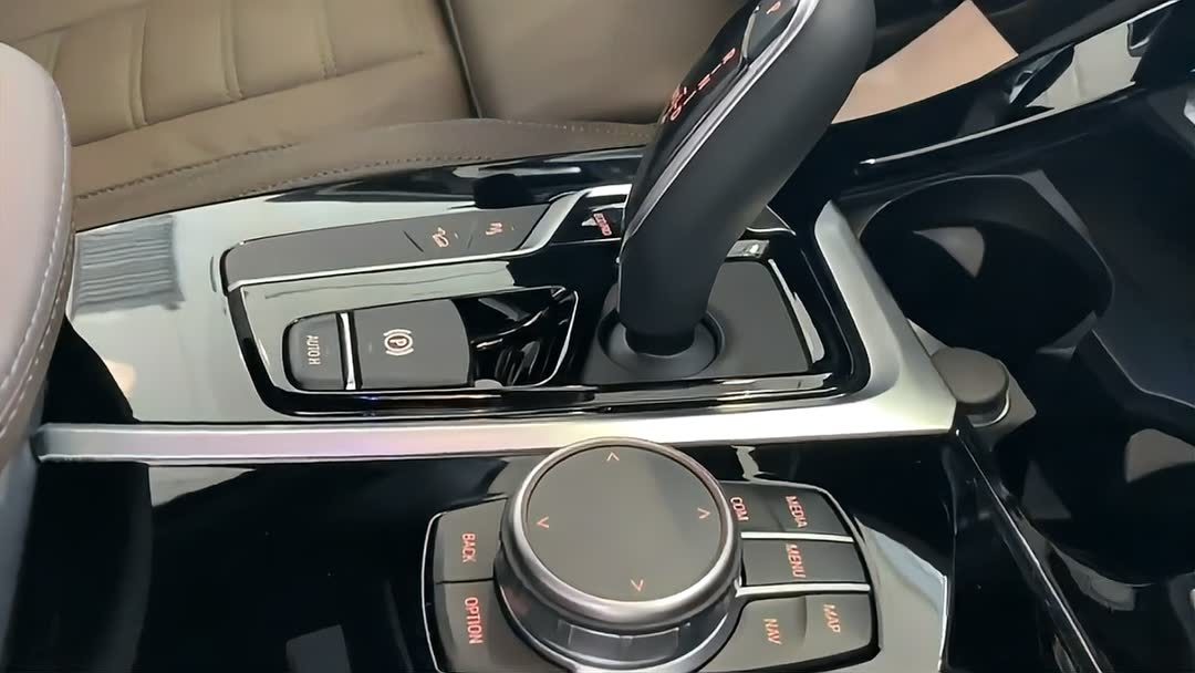 实拍2021款宝马X3 30i版,档把有个性