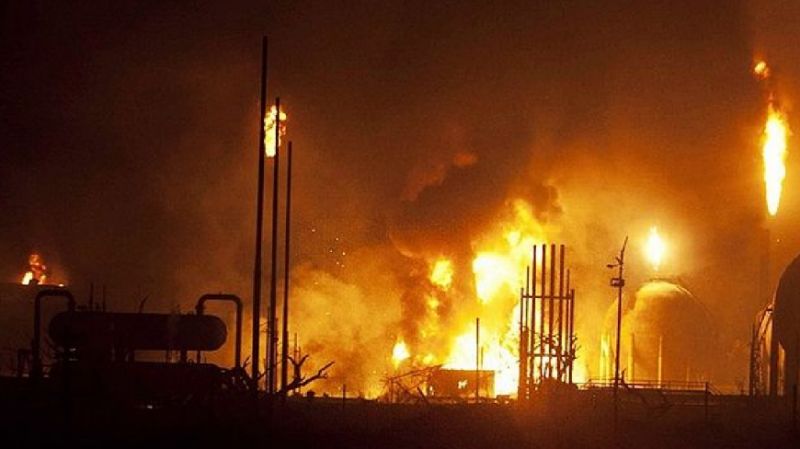 美国一座炼油厂发生爆炸,造成多人伤亡现场一片狼藉