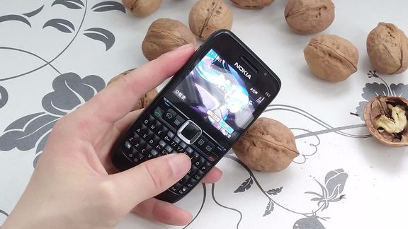 65块淘来诺基亚曾经的全键盘手机:各类游戏模拟器玩翻天
