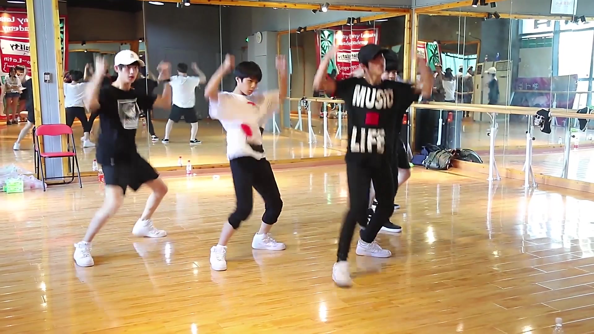 【TF家族新生】TFBOYS四周年演唱会 练习生舞蹈秀 练习室cut