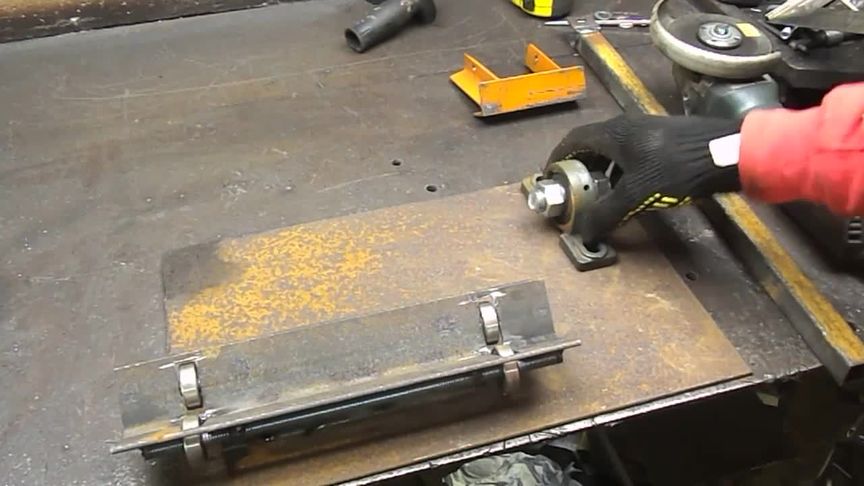 制作一个滚动式切割机支架,有了这个工具焊接切割轻松搞定