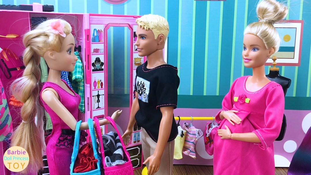 芭比娃娃公主玩具,肯为芭比在商场买新衣服