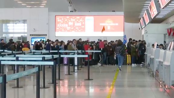杭州:春节假期最后一天萧山机场客流预计超13万人次,或再创新高