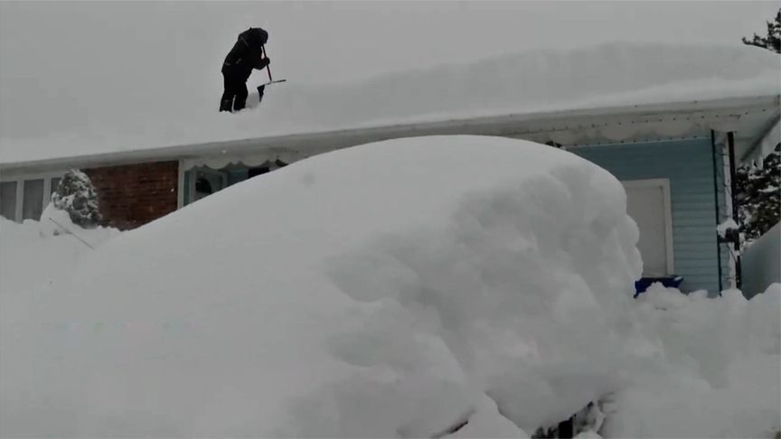 冬季风暴袭击全美多地已致至少83死 积雪压断大树掩盖房屋车辆