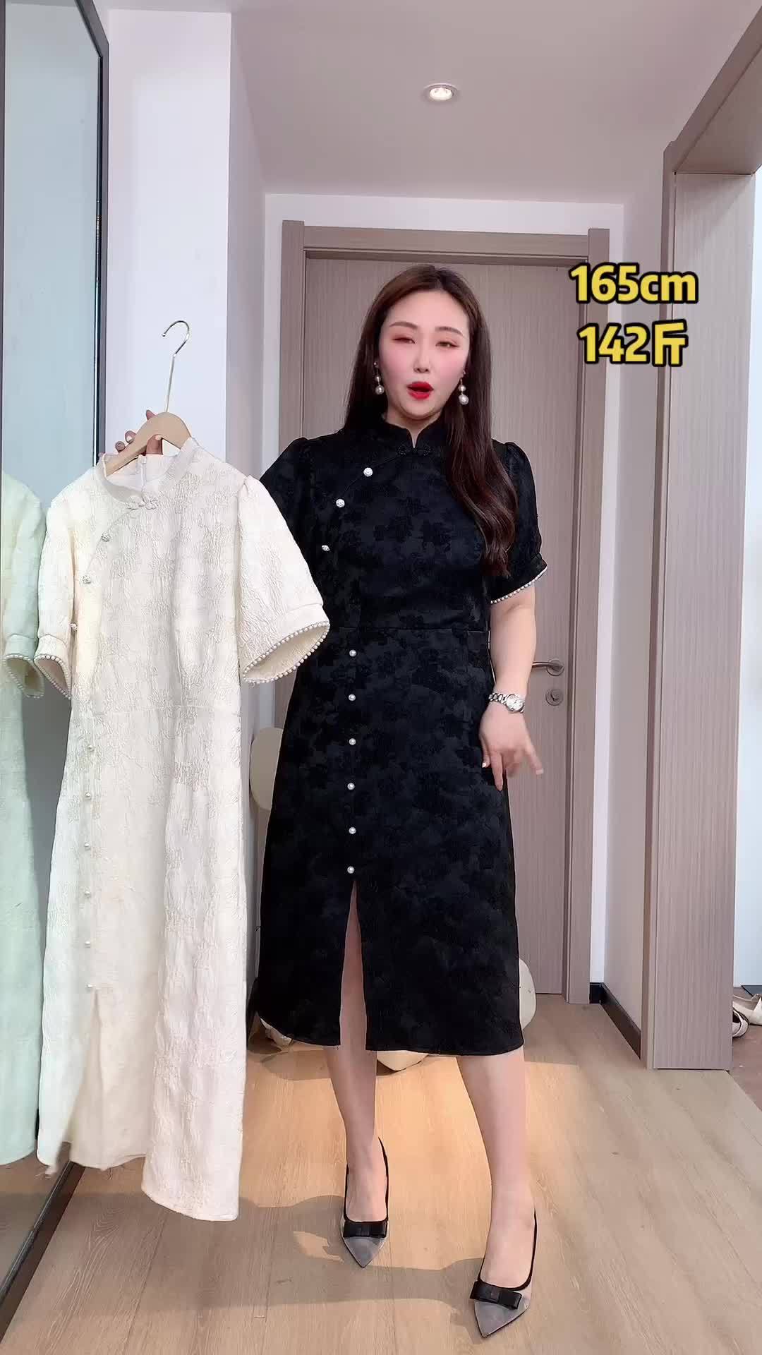 军阀阔太太必备款改良旗袍,国潮风真的太美了!重工褶皱压花设计巨显...