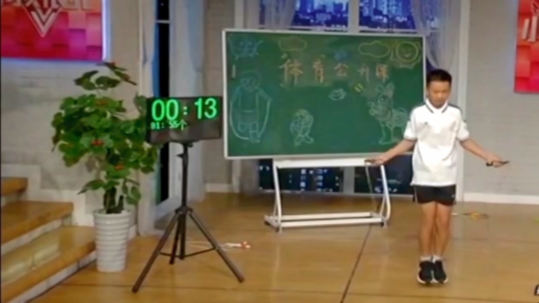 体育公开课:通过这节课,同学一分钟跳绳成绩如何?来看看吧