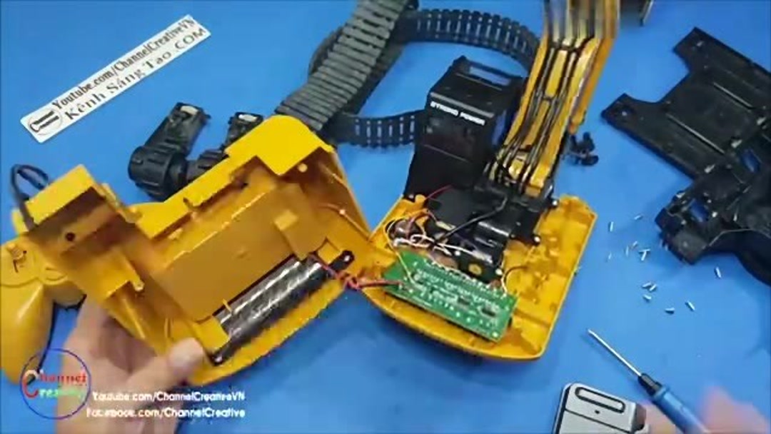 有趣的 RC 遥控挖掘机模型