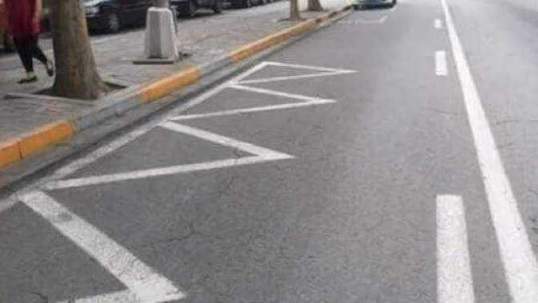 看到这种三角形标志躲远点!8年老司机都没见过,做错扣3分罚300