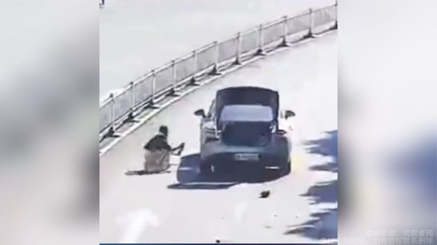 汽车起火监控还原过程,消防:车辆撞到石头电池受到外力撞击导致