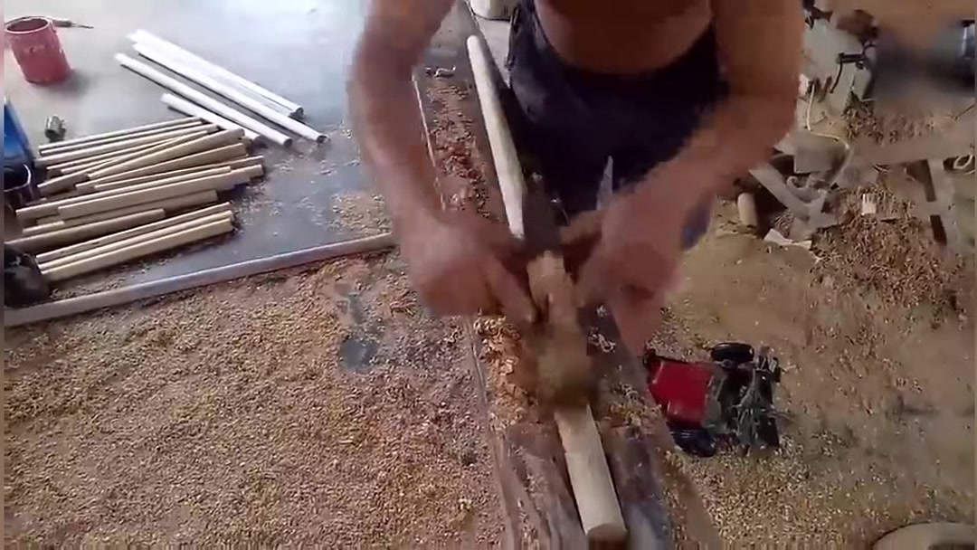 传统的木工刨,现在这样的木匠师傅不多见了!