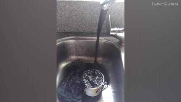 委内瑞拉居民家水龙头流出石油 民众惊恐不安