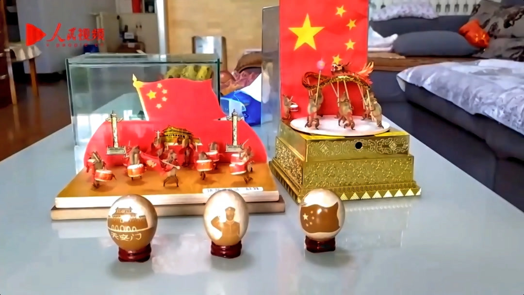 退伍老兵和祖国同日生,利用废物制作国庆主题作品祝福祖国!